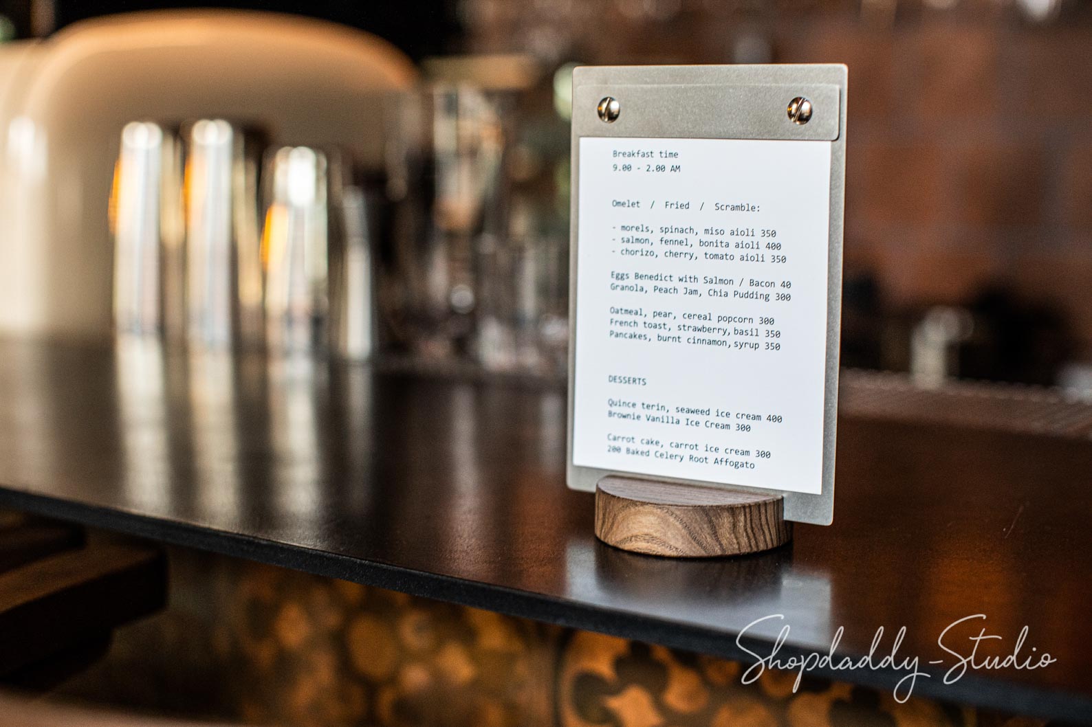Wedding menu stand | Beachweddingtips.com